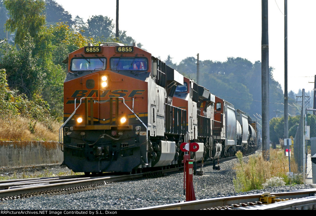 BNSF 6855 North on the Low Line